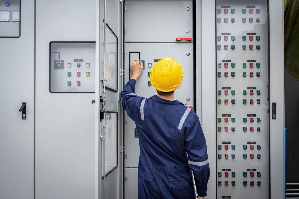 Smart Tips to Avoid Electrical Failures in Industry